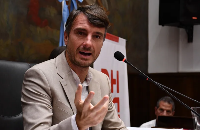 LUCAS GHI: “Axel Kicillof gestiona la provincia más grande, en un ...